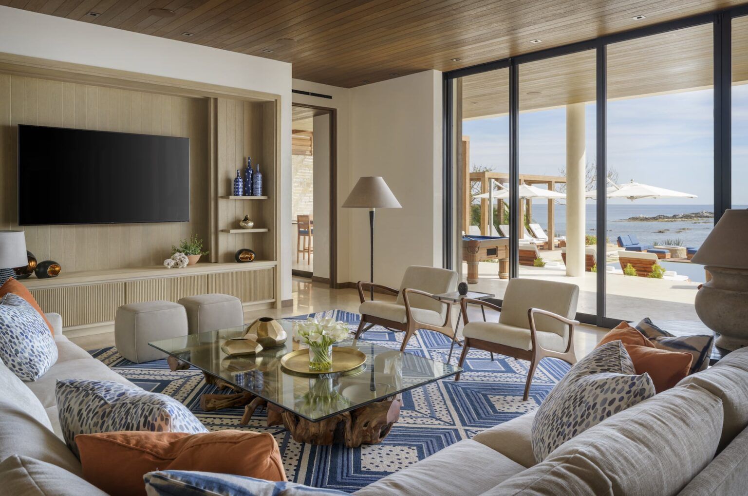 20 Sumptuous Living Rooms with Dazzling Views | The Study