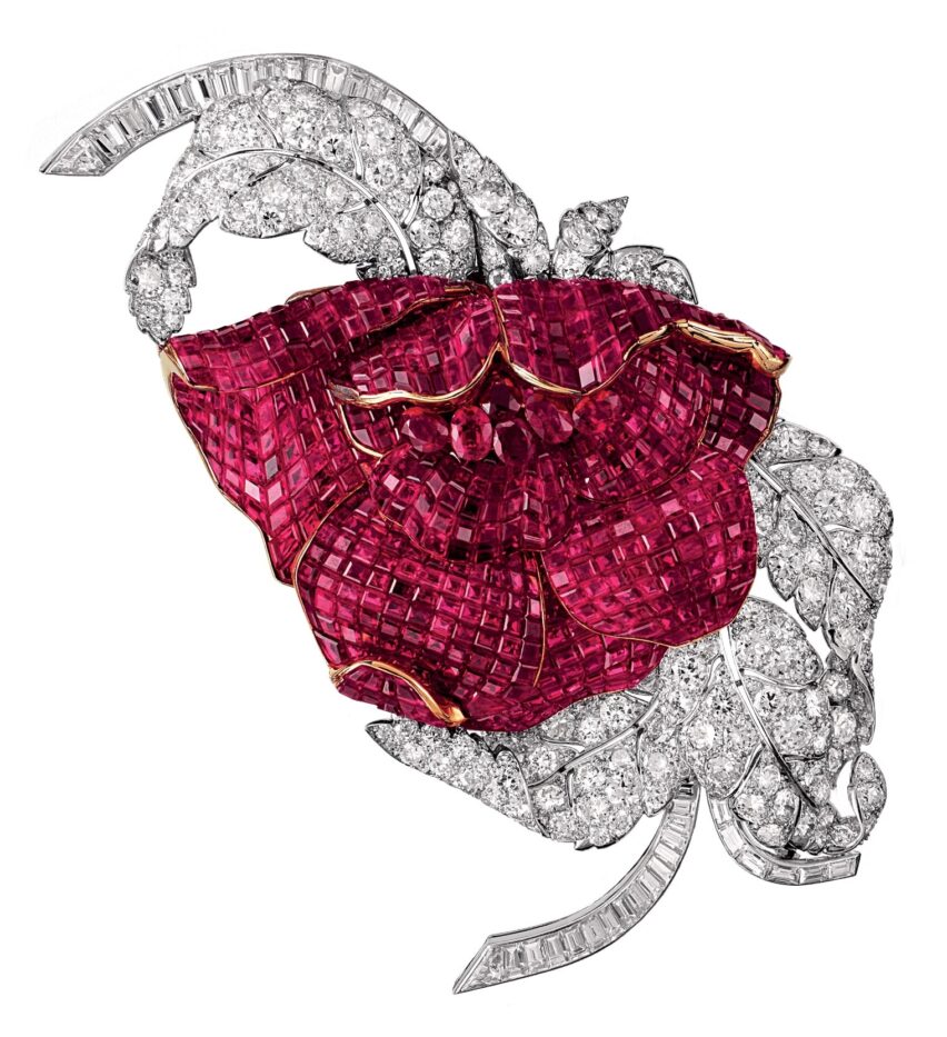 The Van Cleef & Arpels Mystery Setting Continues to Enchant Collectors ...