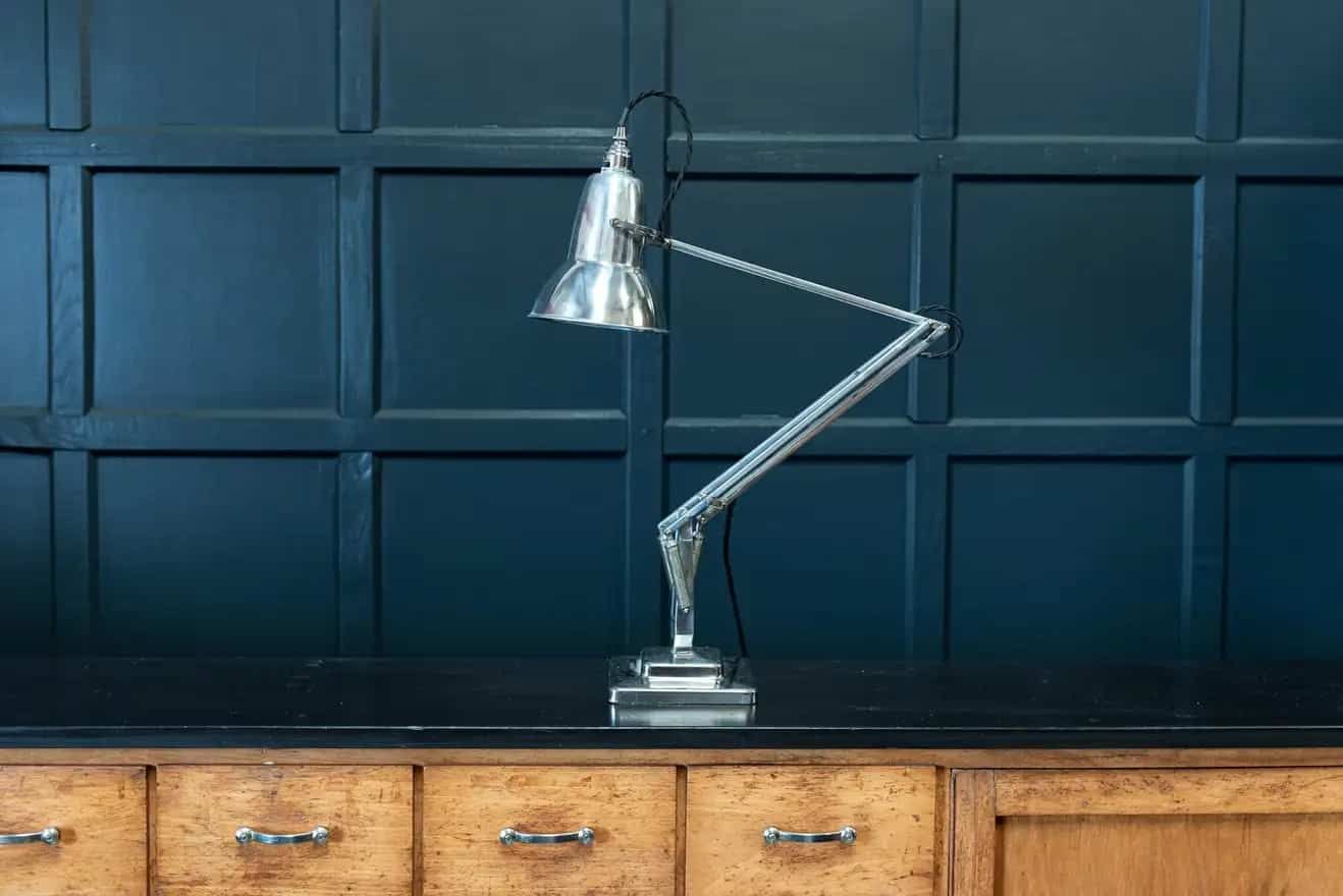 How the Anglepoise Lamp Went from Desktop Companion to Hollywood Icon ...