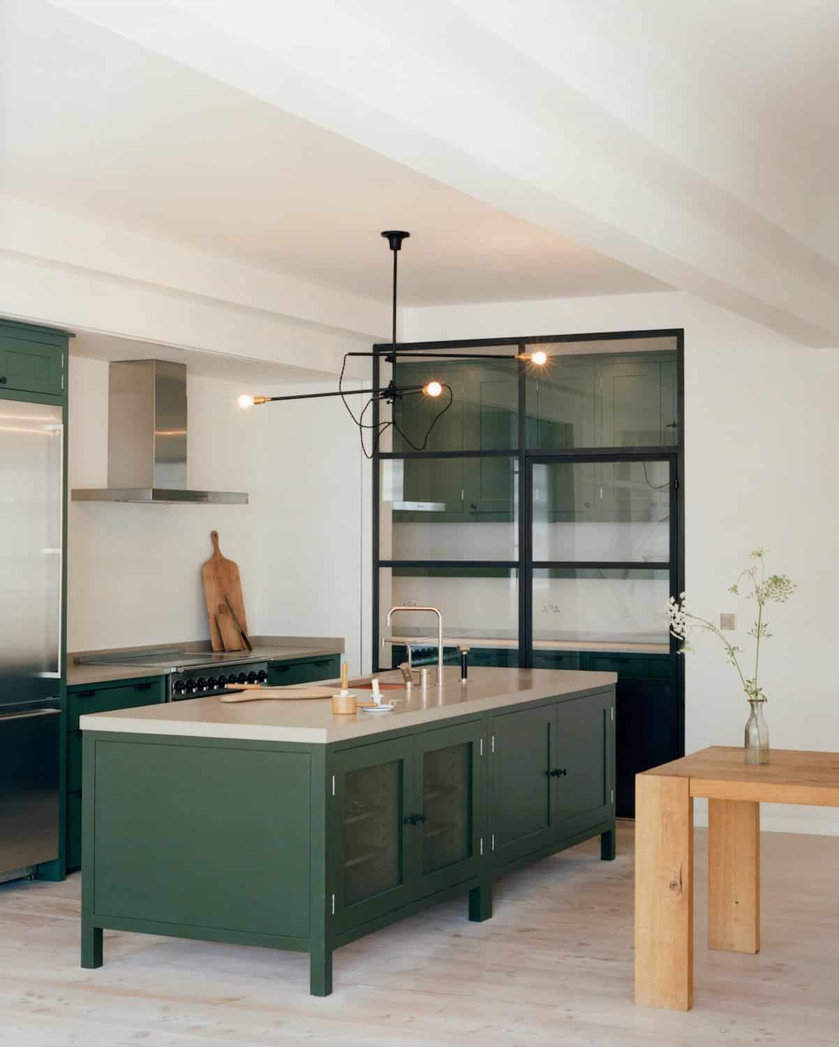 12 Spaces with Luxurious Green Decor - The Study