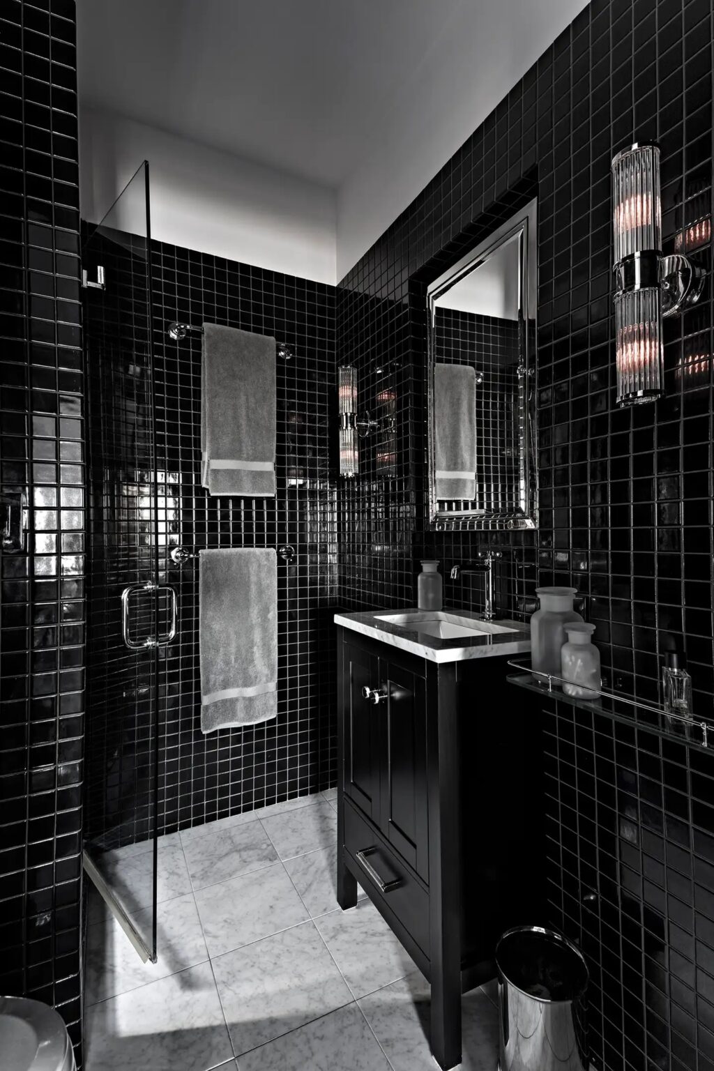 21 Sophisticated Black Rooms That Invite the Darkness In - The Study