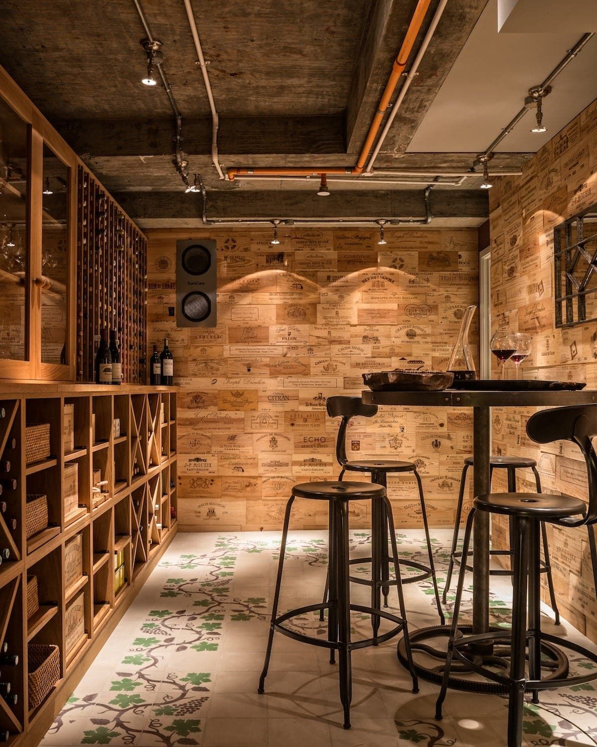 28 Cheerful Home Bars, Where Everybody (Literally) Knows Your Name ...