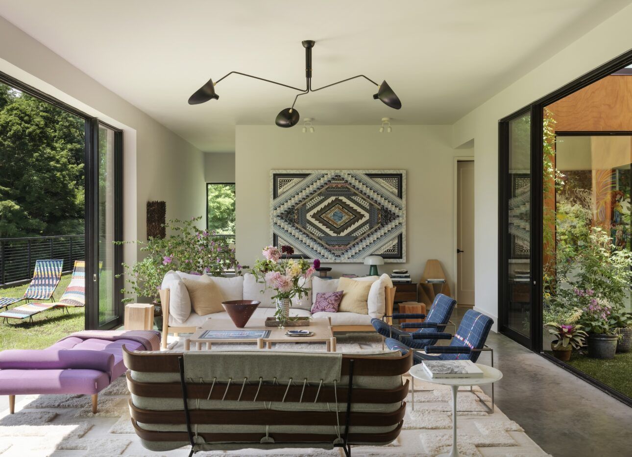 Large-Scale Art Makes a Dramatic Statement in Rooms by 1stDibs 50 ...