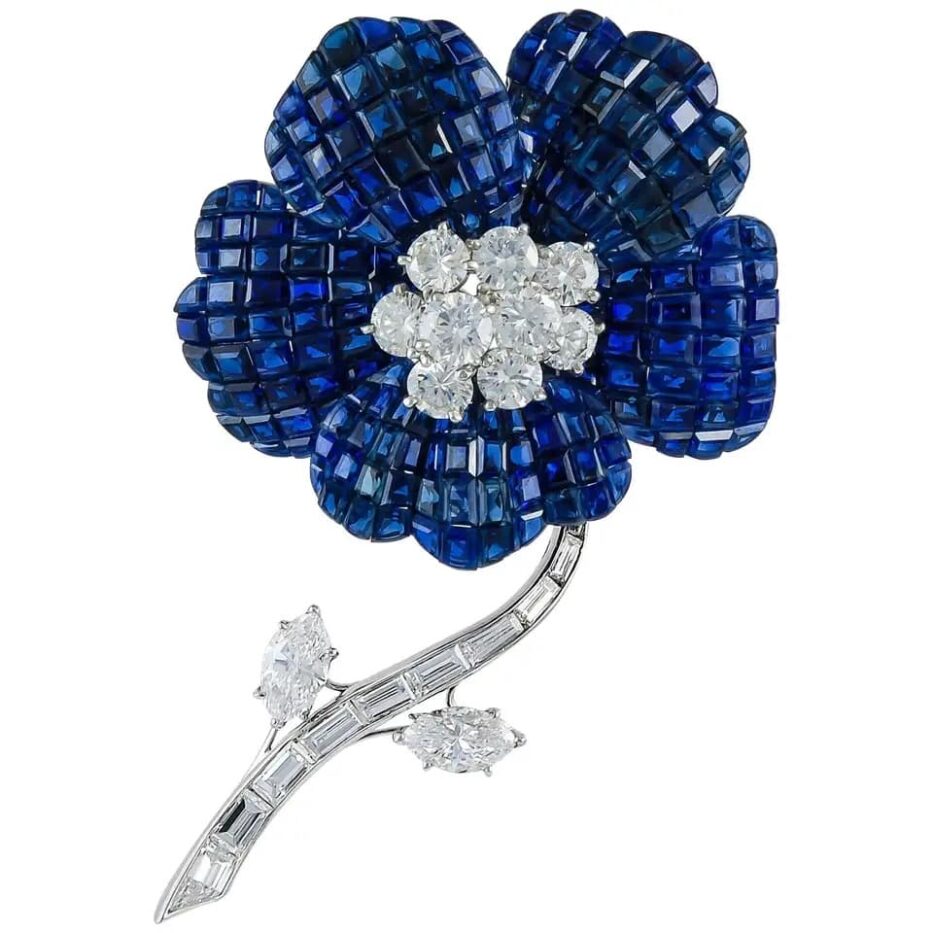 The Van Cleef & Arpels Mystery Setting Continues to Enchant Collectors ...