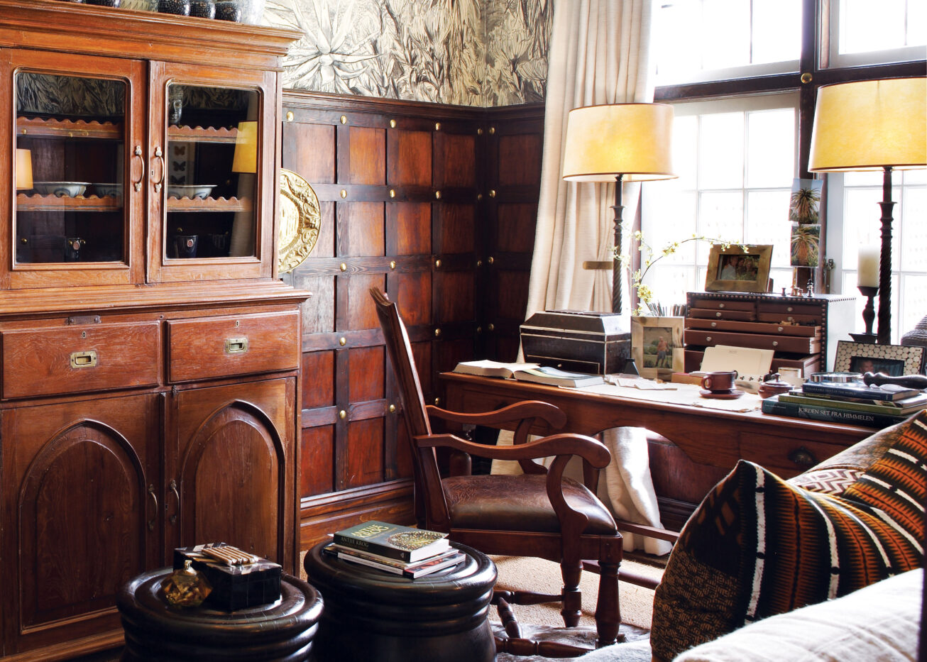How to Decorate Your Desk Like a 19th-Century Boss - The Study
