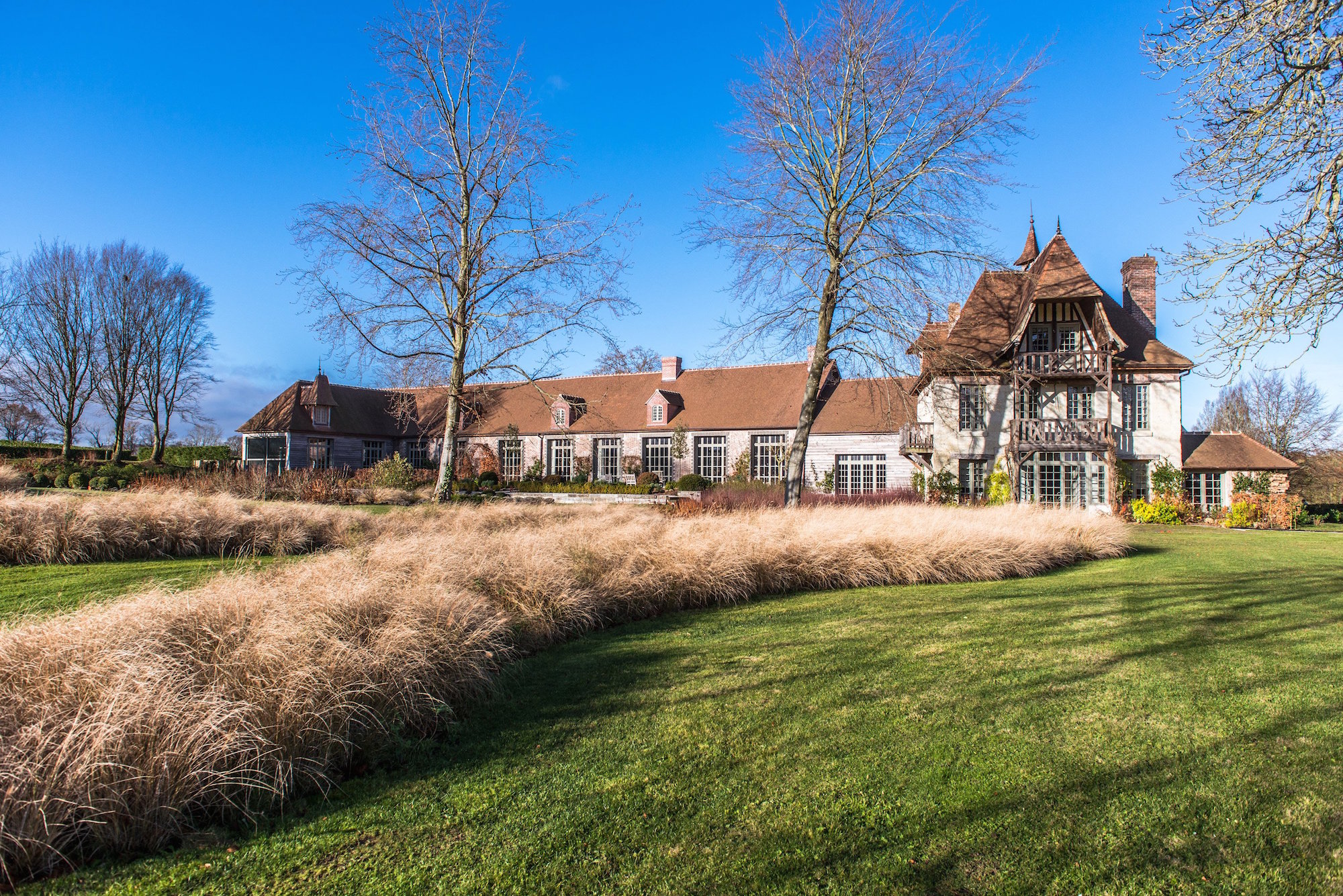 28 Views of Magnificent French Country Estates - The Study