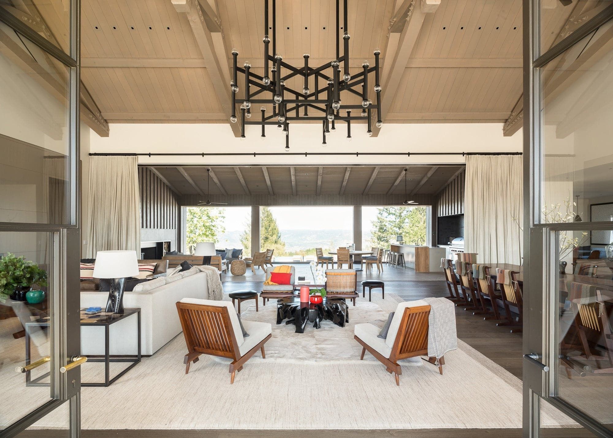 20 Sumptuous Living Rooms with Dazzling Views | The Study