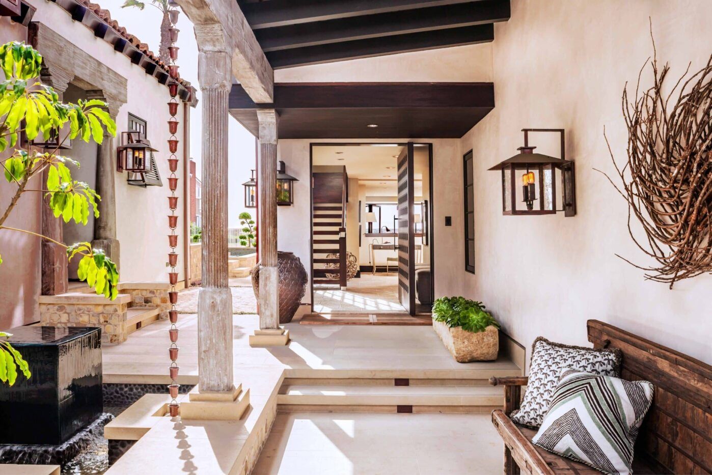 California Interiors: 18 Examples of Coastal Chic Decor